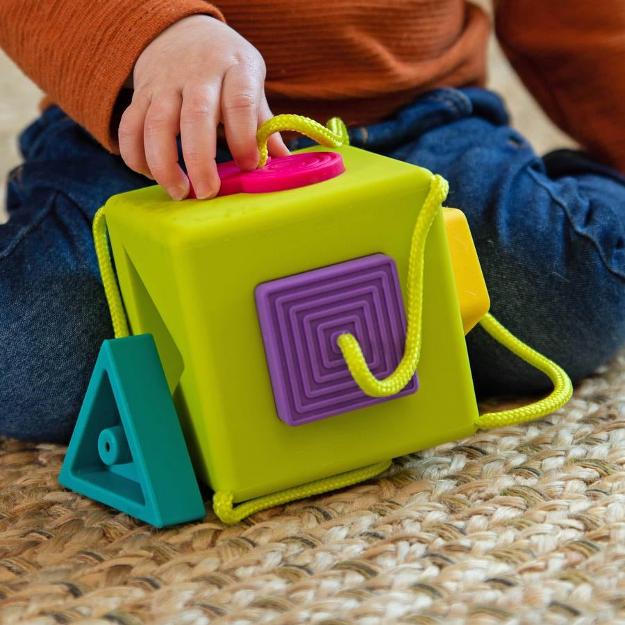 Fat Brain Toys | Oombee Cube